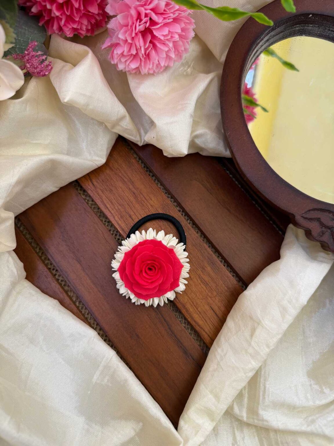 Rubber Band - Real Look Like Mullai with Red Rose Hair Band - Mullai ...